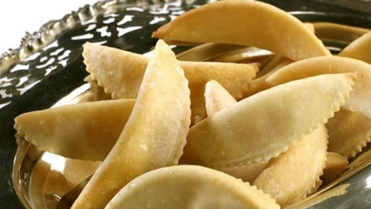Kaab El Ghazal Recipe (Gazelle Horns) - marrakech flavors